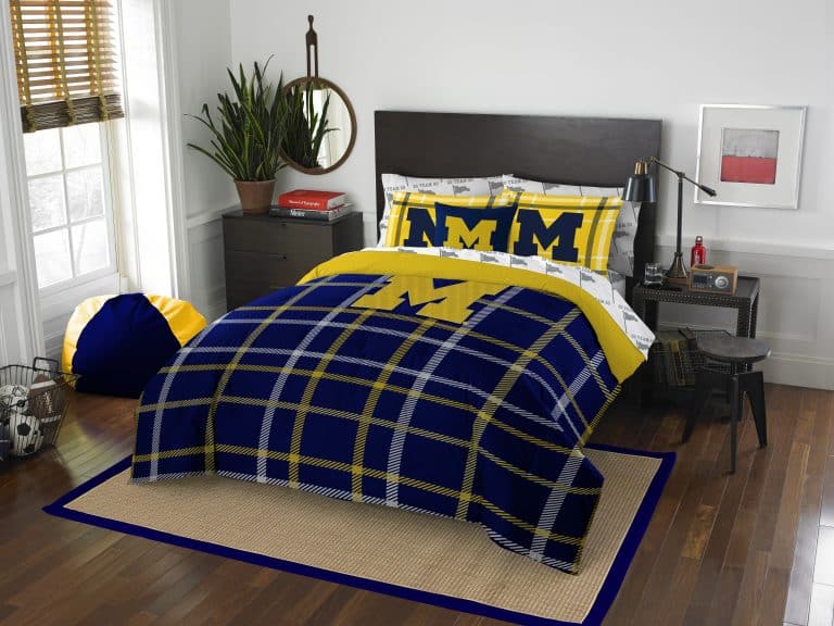 Michigan Wolverines Bed In A Bag - Full Soft & Cozy - Detroit Game Gear
